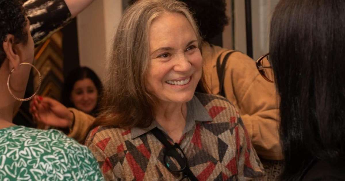 Regina Duarte recebe fãs em evento da nova profissão 3 anos após deixar ...