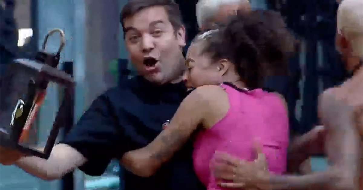 A Fazenda | Sander vence a Prova de Fogo e vai mexer na Roça