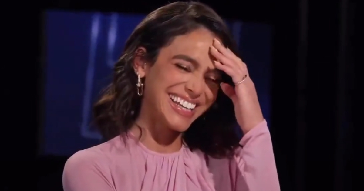 Bruna Marquezine veste rosa e vira meme ao rir de 'livramento'