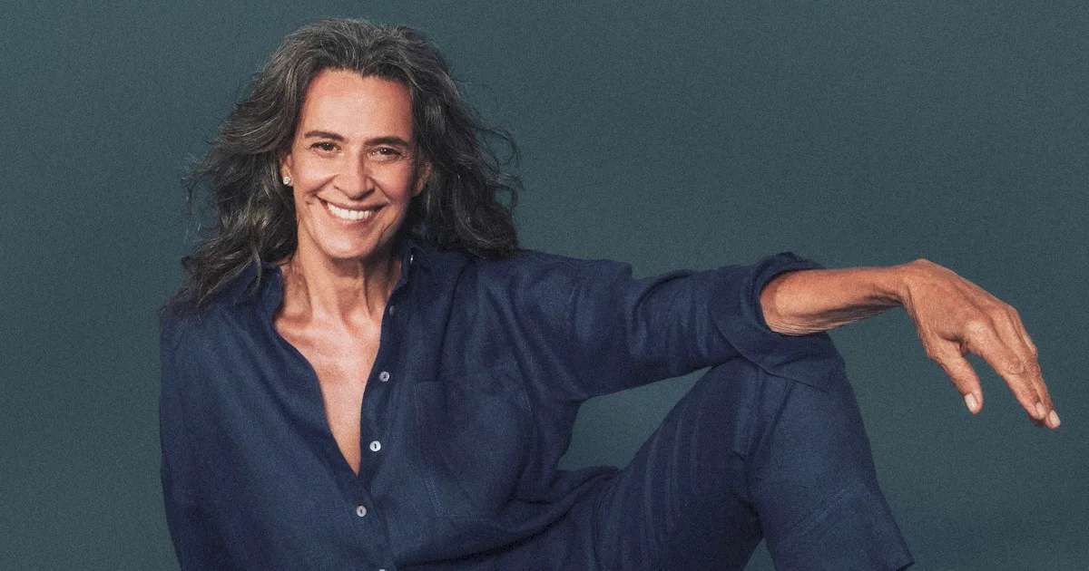 Simone celebra 50 anos de carreira com o clipe 'Tô Voltando'