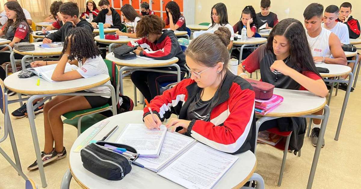 Mensalidade escolar irá subir 9,4% em 2024, indica levantamento