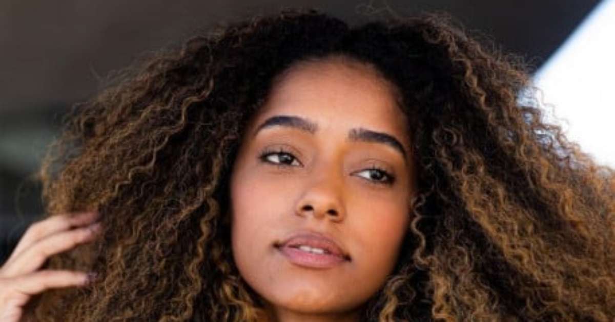 Morre a atriz Ísis Freitas, aos 22 anos, após ser internada com tuberculose