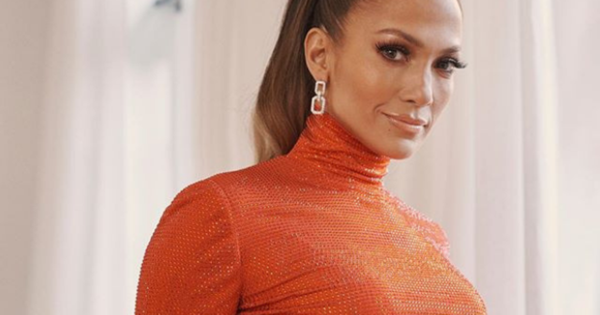J.Lo passeia com a família com bolsa de mais de R$ 200 mil