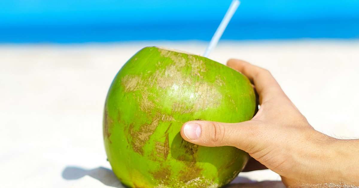 Água de coco: 5 bons motivos para apostar nela