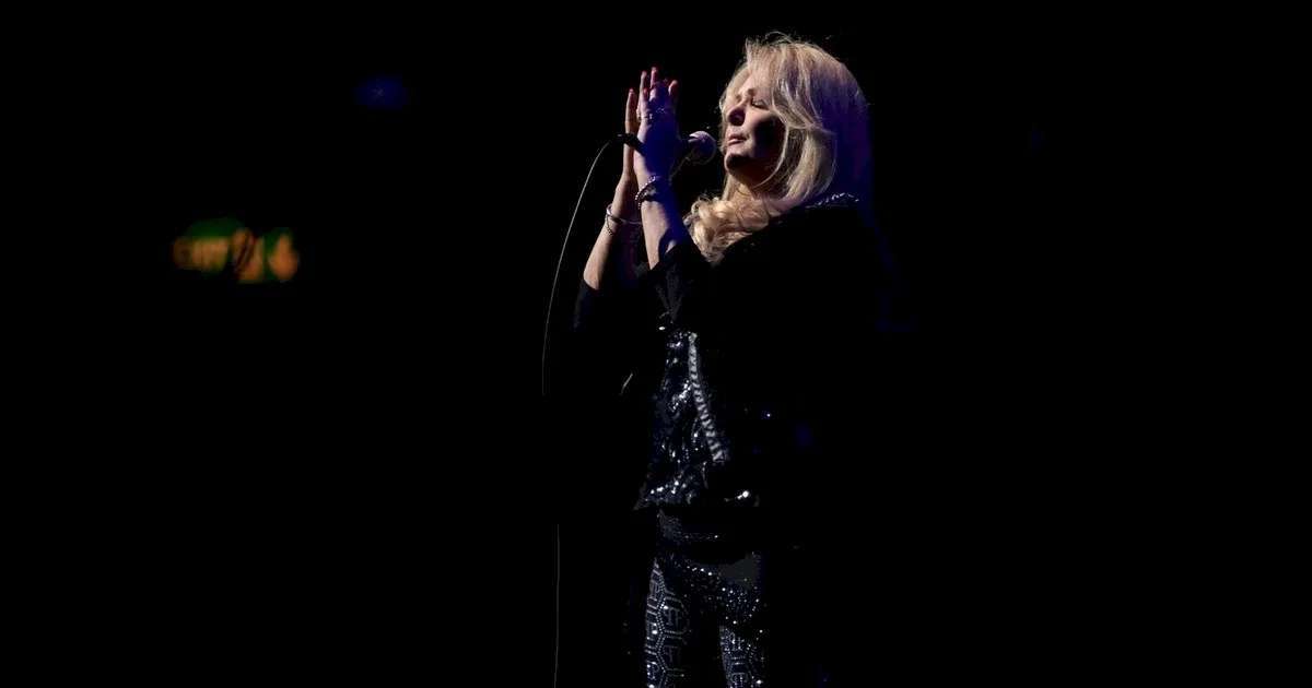Bonnie Tyler faz revelação sobre o seu maior sucesso da carreira