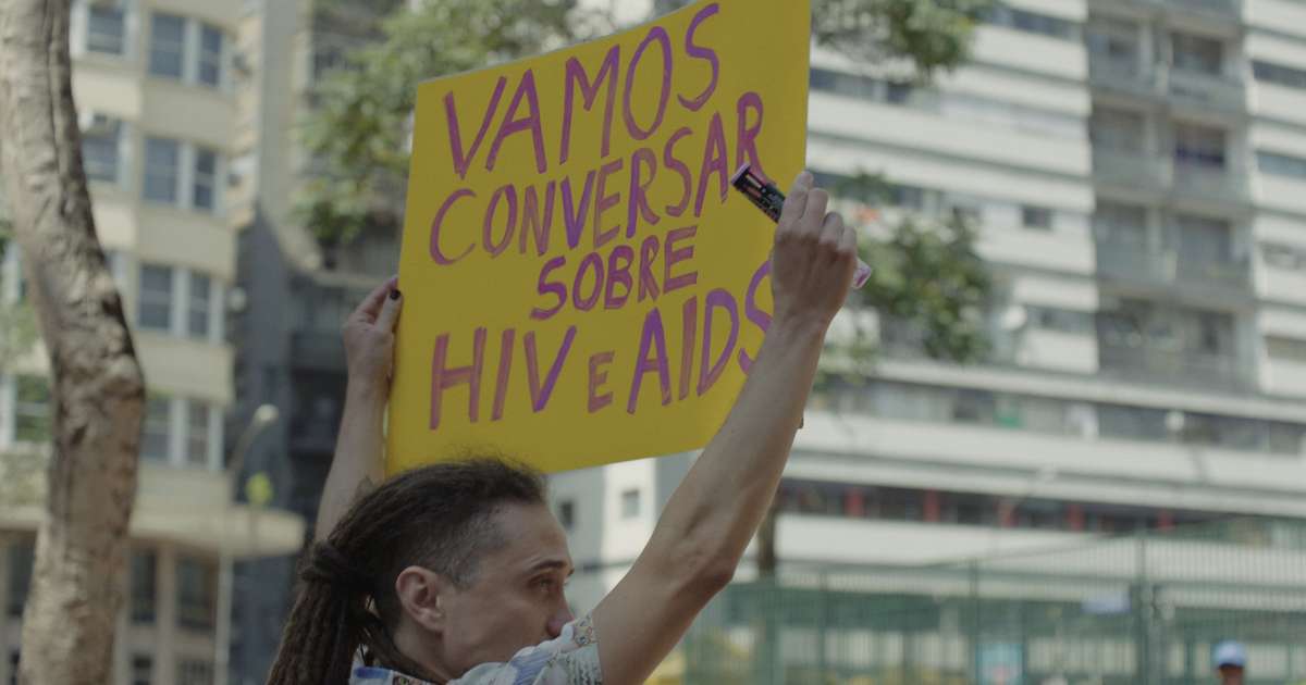 Sorofobia é crime: conheça direitos das pessoas que vivem com HIV