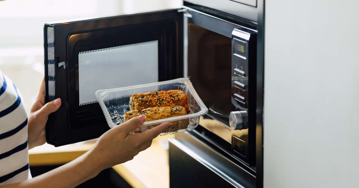 Existem riscos ao usar o micro-ondas? Faz mal à saúde? Entenda!
