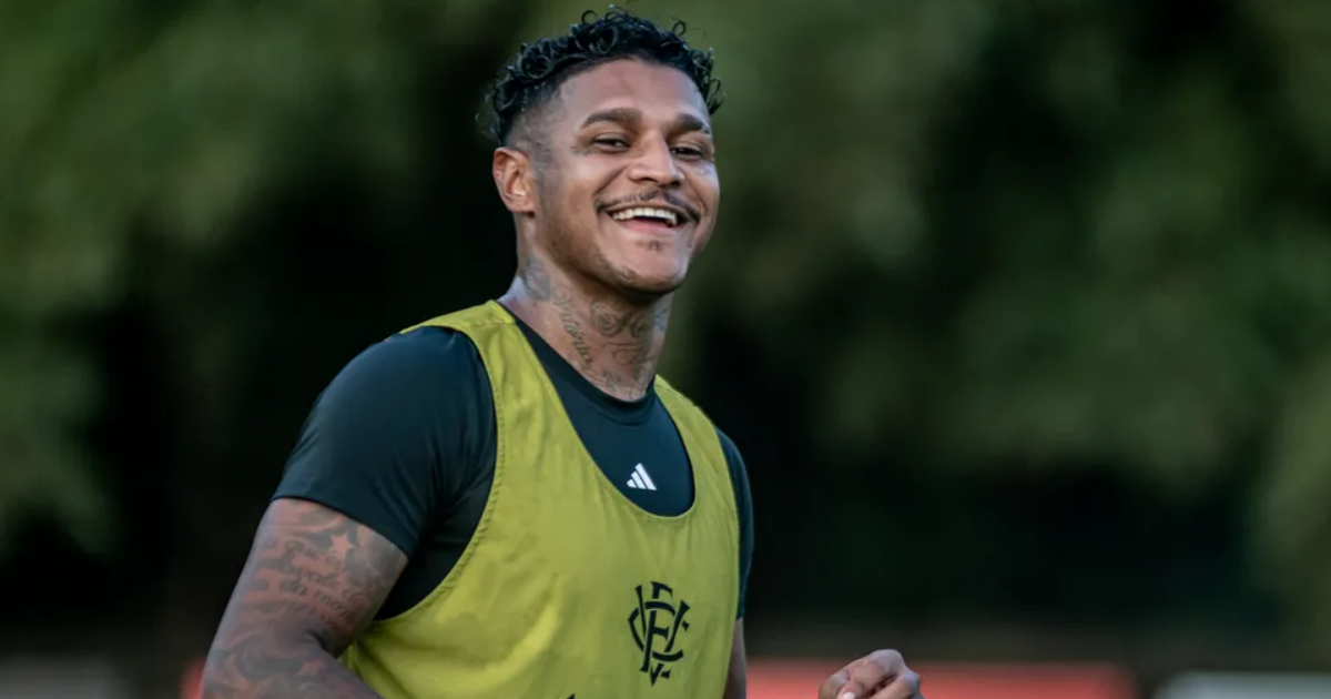 Volante Rodrigo Andrade renova contrato com o Vitória