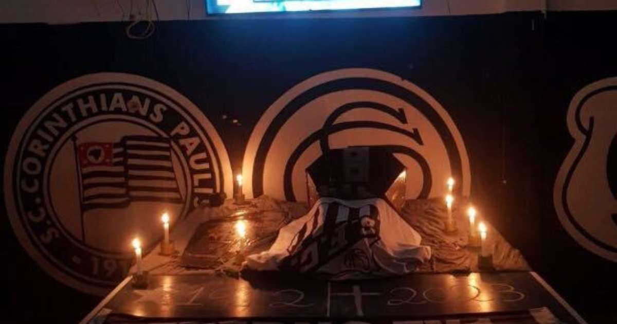 Torcida organizada do Corinthians faz missa em provocação ao ...