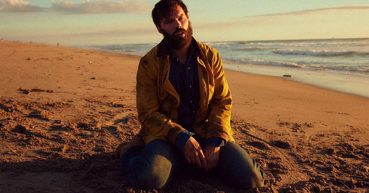 Nicholas Hoult estrela novo clipe dos Rolling Stones