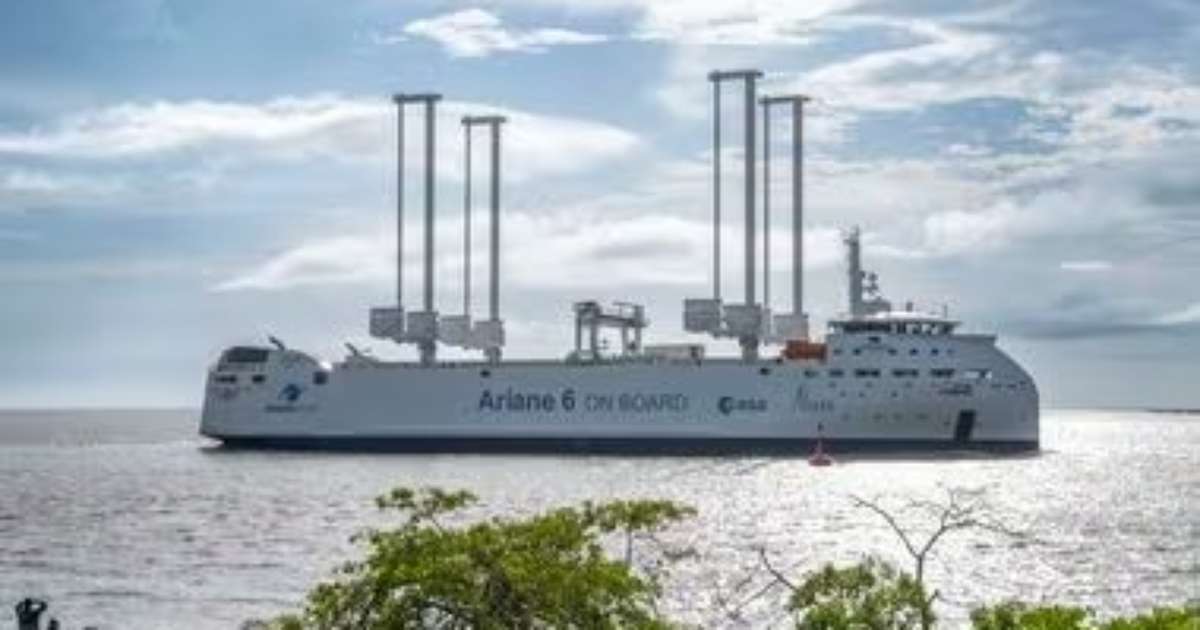 Conheça o navio de 121 metros que transportará um foguete desmontado ...