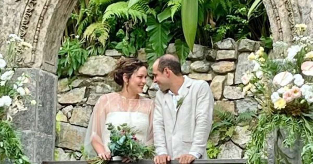 Leandra Leal se casa em cerimônia íntima no Rio