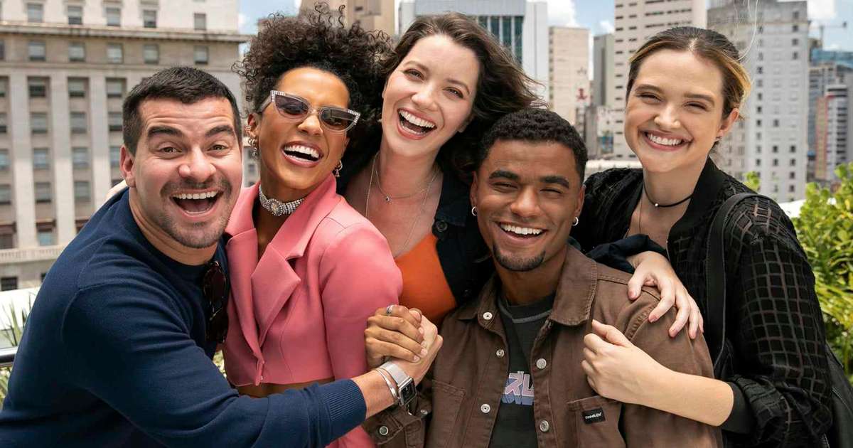 Globo confirma elenco e divulga primeira foto da nova novela das sete