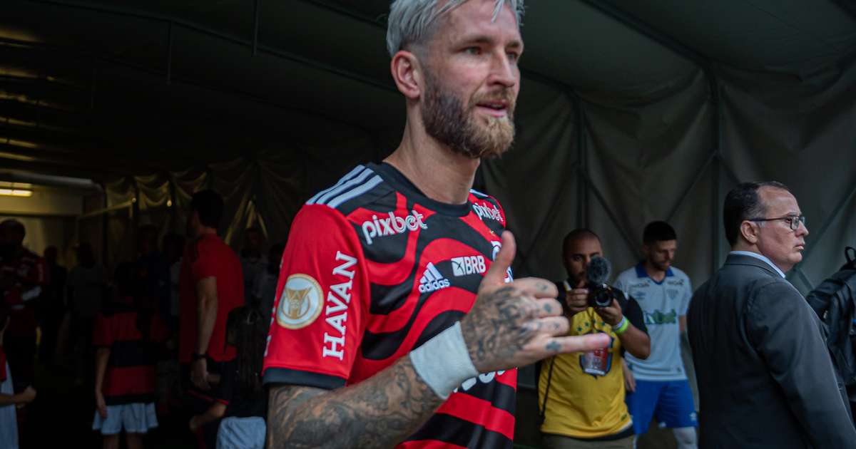 Após rumor de volta com ex-mulher, Léo Pereira é visto em praia de PE ...