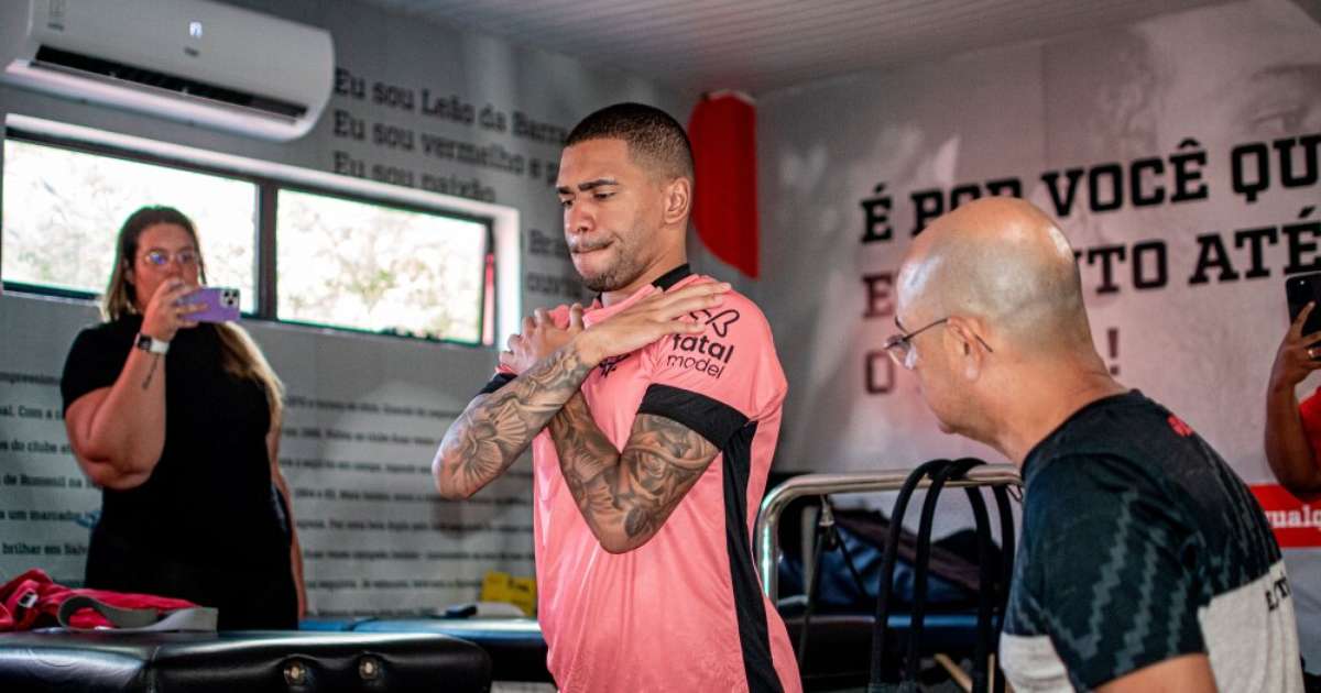 Novo lateral-esquerdo se apresenta ao Vitória