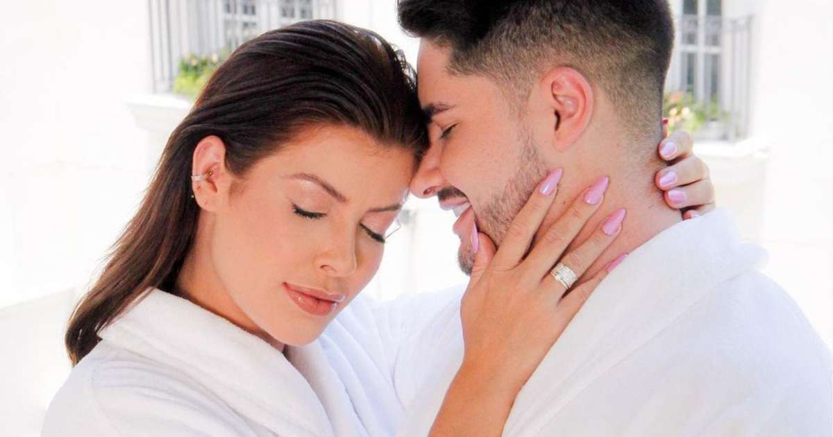 Ex-Fazenda Lucas Souza surpreende Jaquelline com anel de compromisso