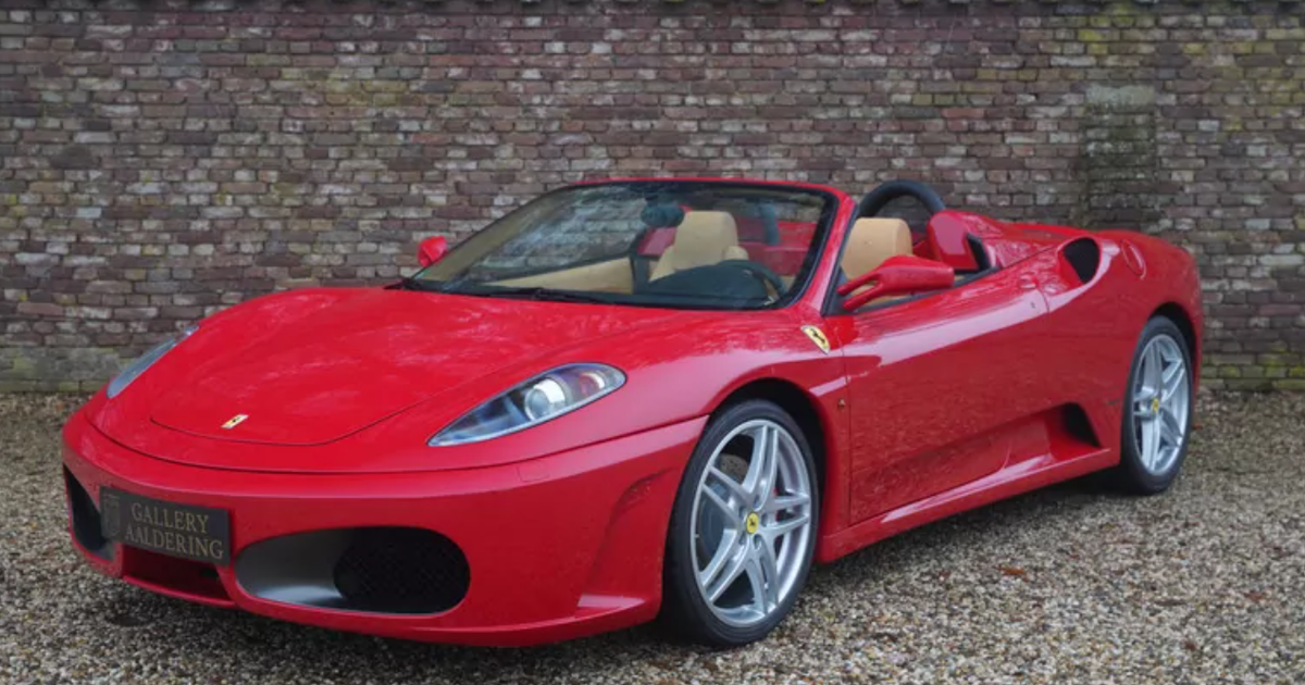 Família de Schumacher anuncia venda de Ferrari autografada por ex-piloto