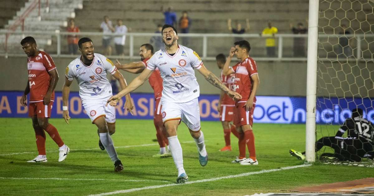 Pelo Tombense, Zé Vitor busca titularidade após bom desempenho em 2023