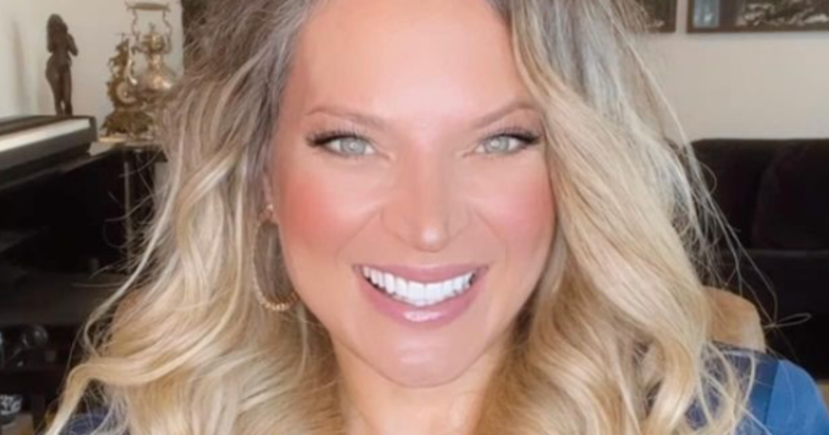 Joice Hasselmann mostra sequência de treino de braço e abdômen nas ...