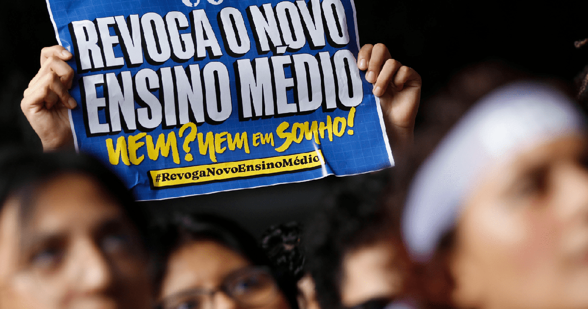 Governo Lula propõe retorno de matérias tradicionais ao currículo do ...