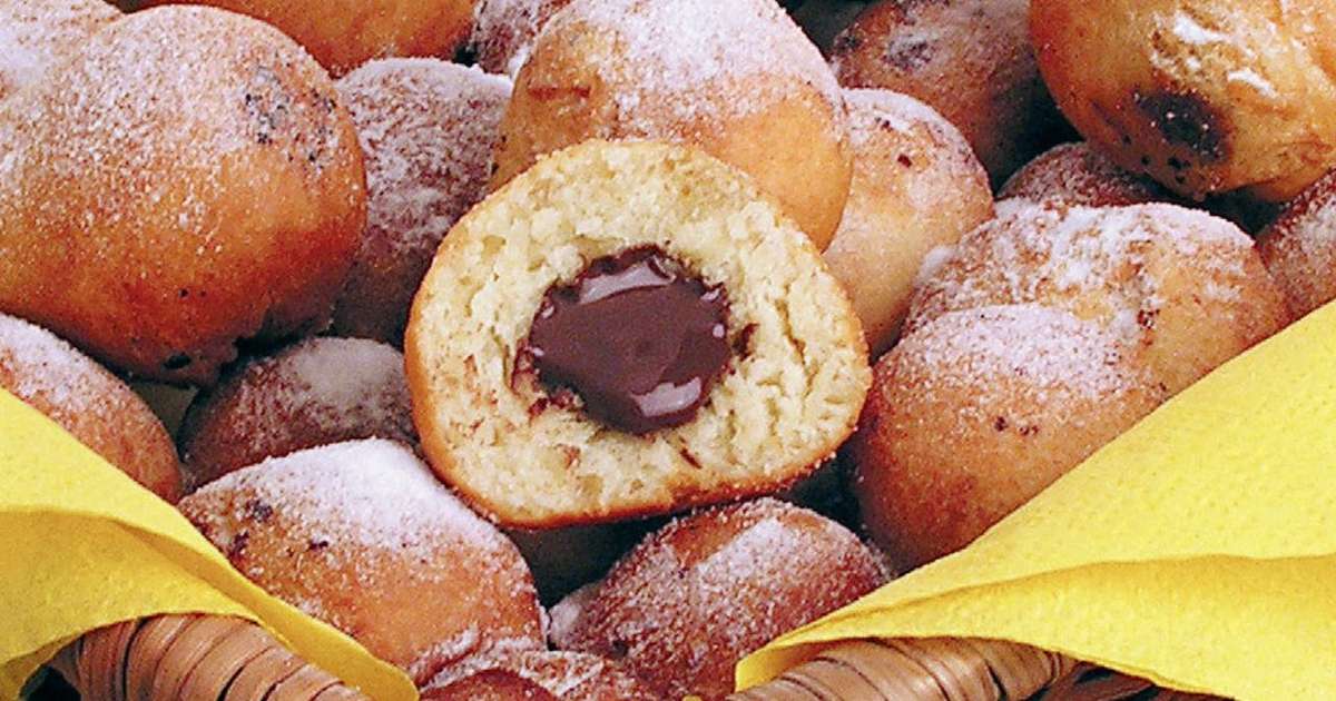 Bolinho de chuva recheado com chocolate para lanche memorável