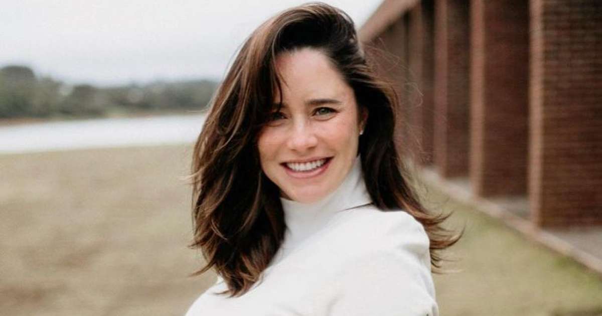 Fernanda Vasconcellos encanta fãs ao exibir momento do filho na praia