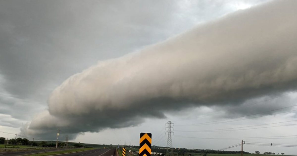 Nuvem rolo chama atenção de moradores no interior de São Paulo
