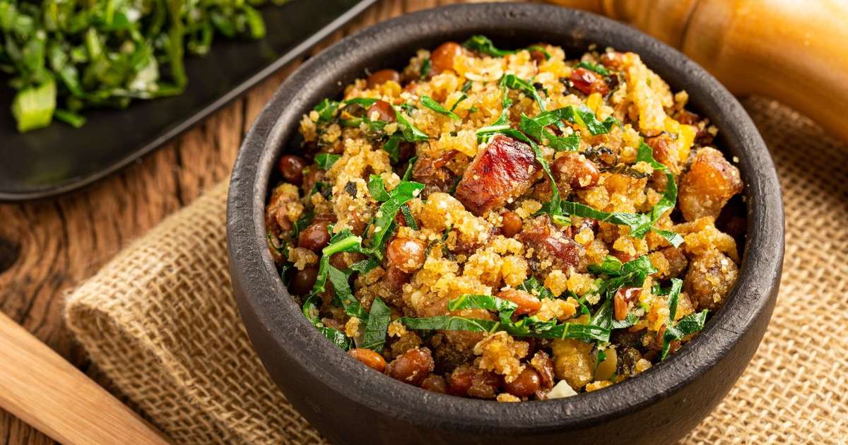 Feijão-tropeiro: saiba como fazer a receita tradicional