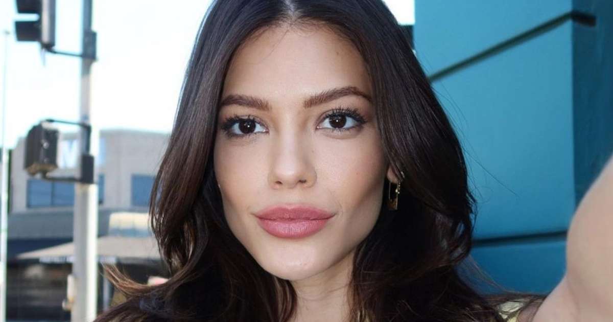 Solteira e bissexual, atriz Vitória Strada revela uso de brinquedos eróticos