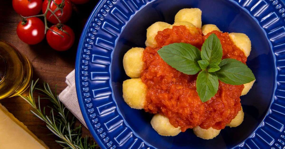 Nhoque recheado com salsicha: receita para o almoço em família