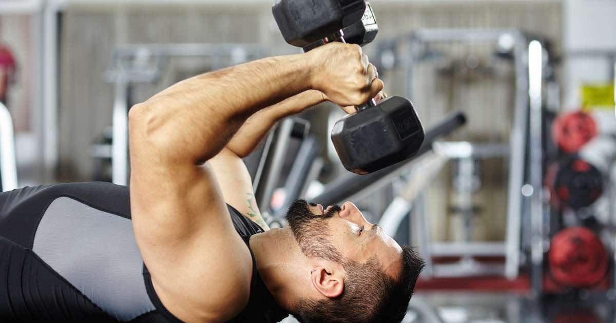 Tríceps testa: para que serve e 3 formas de fazer!