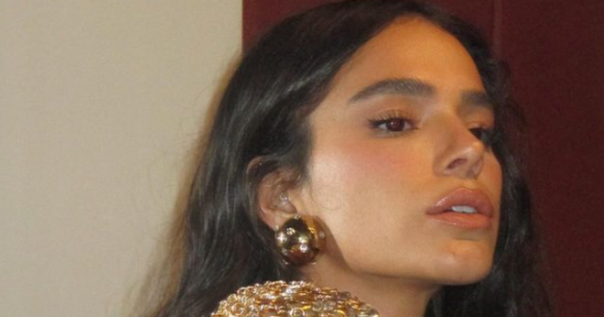 Bruna Marquezine mostra demais em look sensual no camarote no Rio