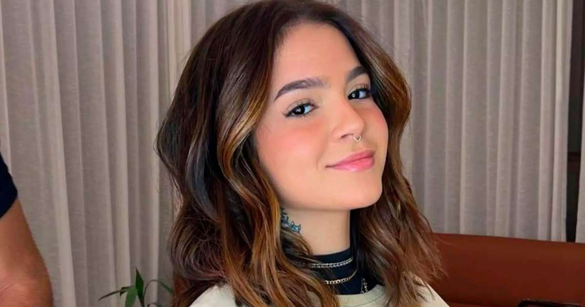 Mel Maia ostenta em resort com biquíni ousado e inusitado