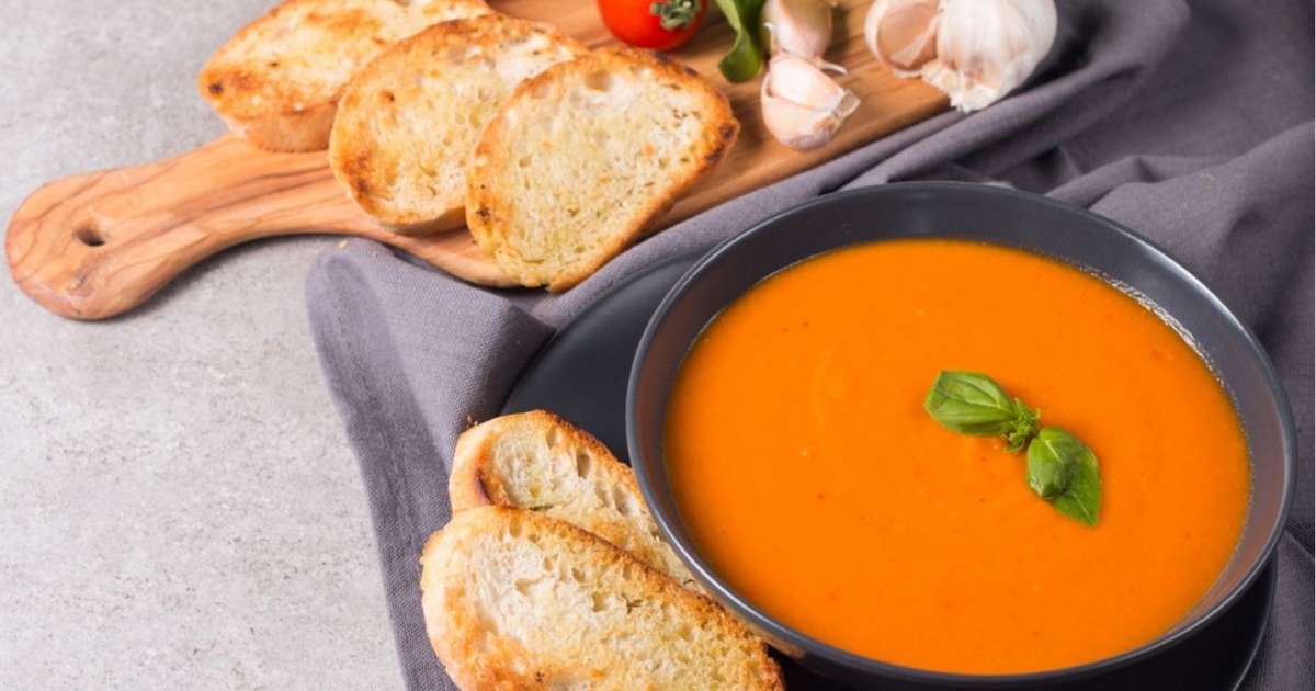 Gaspacho: saiba como fazer a sopa fria de tomate da Espanha