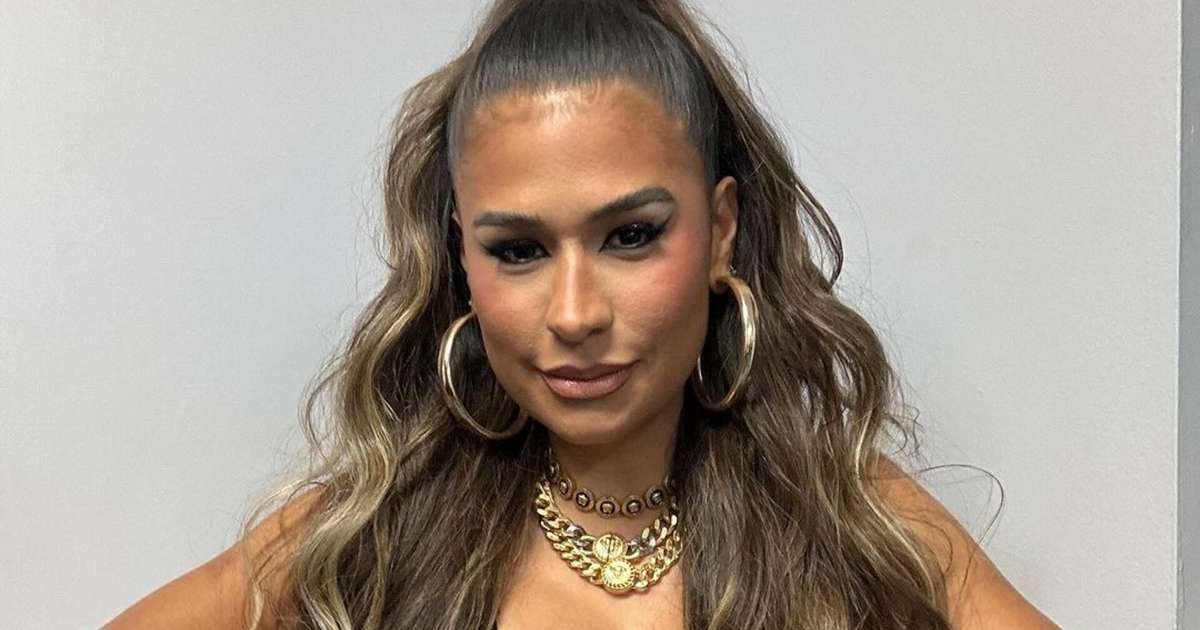 Com decote ousado, Simone Mendes mostra corpão e surpreende público