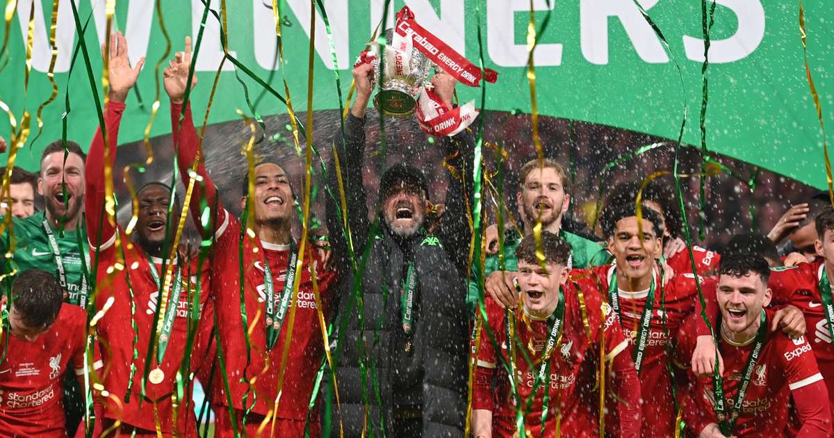 Liverpool marca no fim da prorrogação e conquista o título da EFL Cup