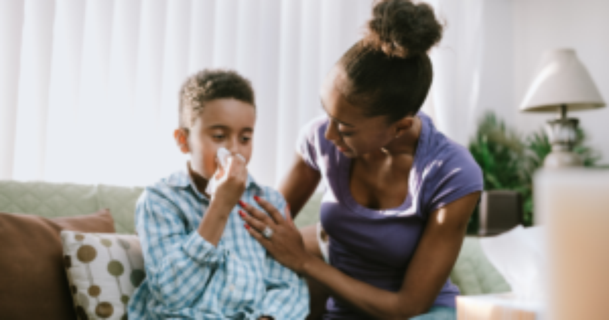 Criança doente pode ir à escola? Otorrinopediatra dá dicas de saúde