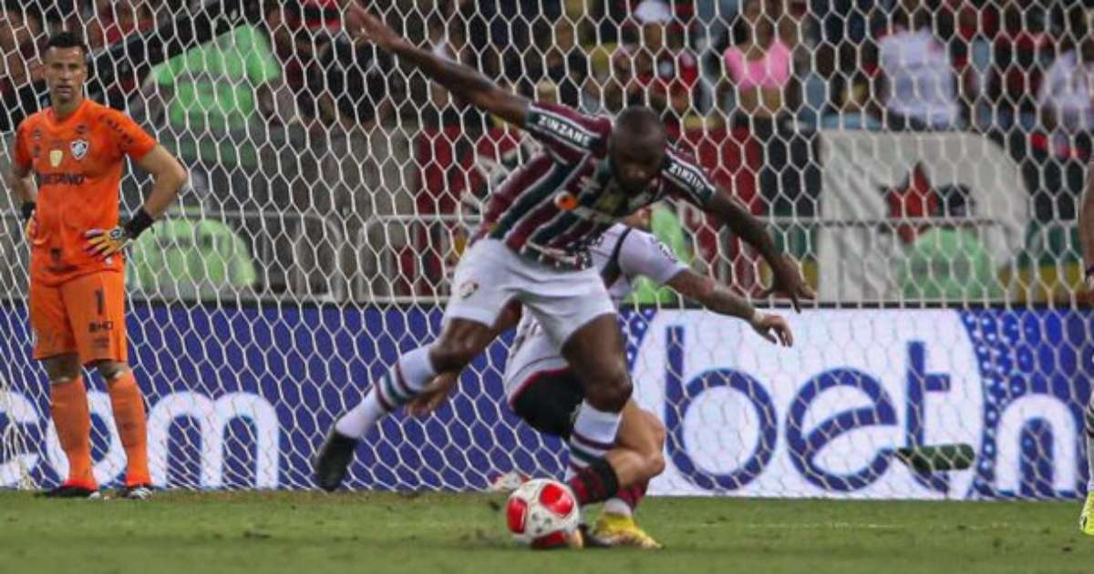 Manoel volta a jogar após nove meses e surge como opção no Fluminense