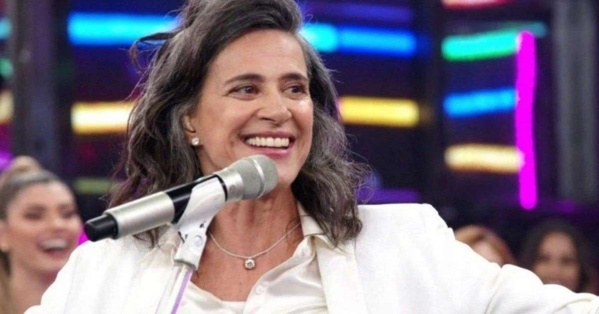Aos 74 anos, cantora Simone vira capa de revista e beleza jovial ...