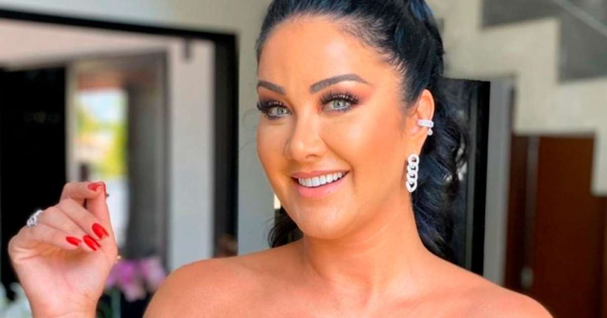 Helen Ganzarolli é clicada de costas e exibe bumbum em foto rara ...