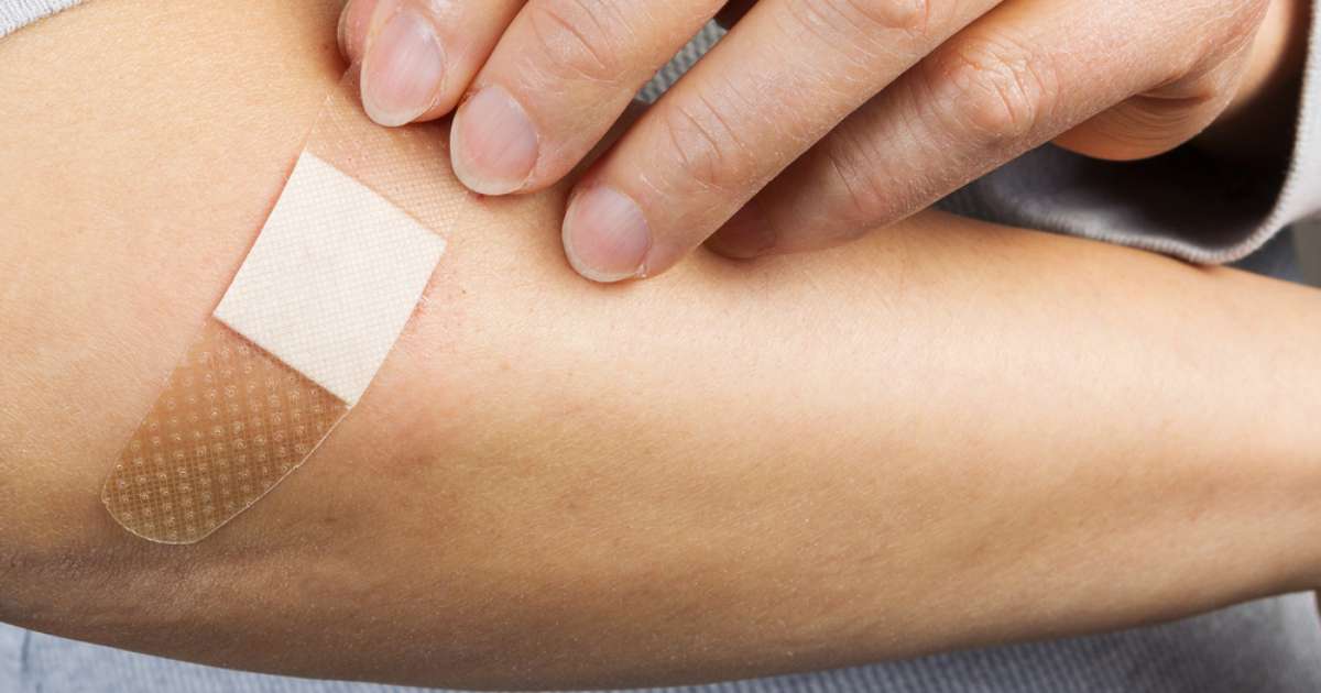 Machucado que não cicatriza e sangra pode ser sinal de câncer