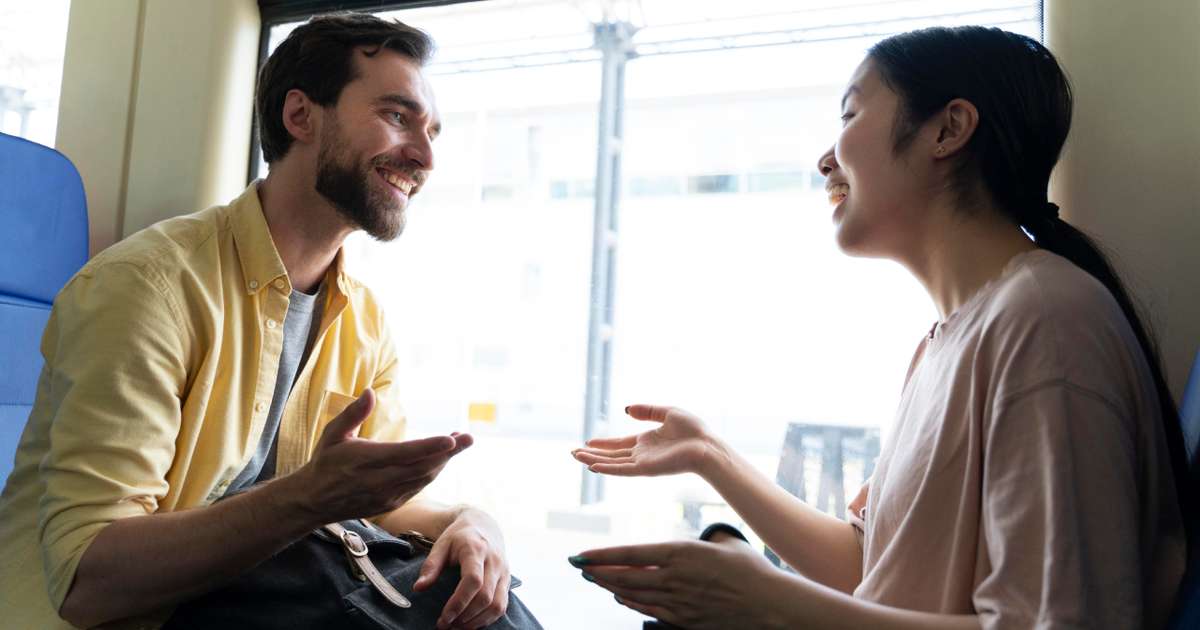 Conversar com estranhos está entre os métodos para "aprender a ser mais ...