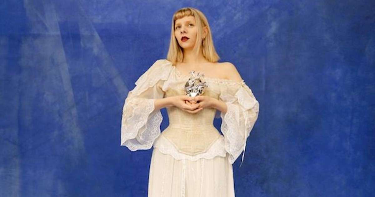 Aurora anuncia seu novo álbum 'What Happened To The Heart?' para junho