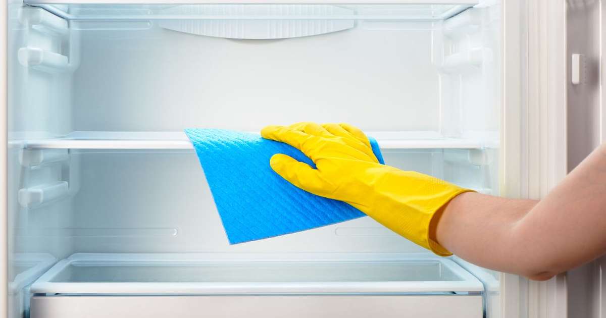Como limpar a geladeira corretamente? Veja dicas