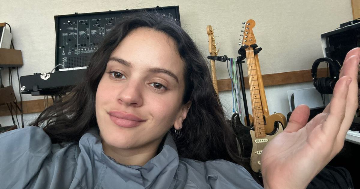 Rosalía compartilha foto e confirma volta ao estúdio