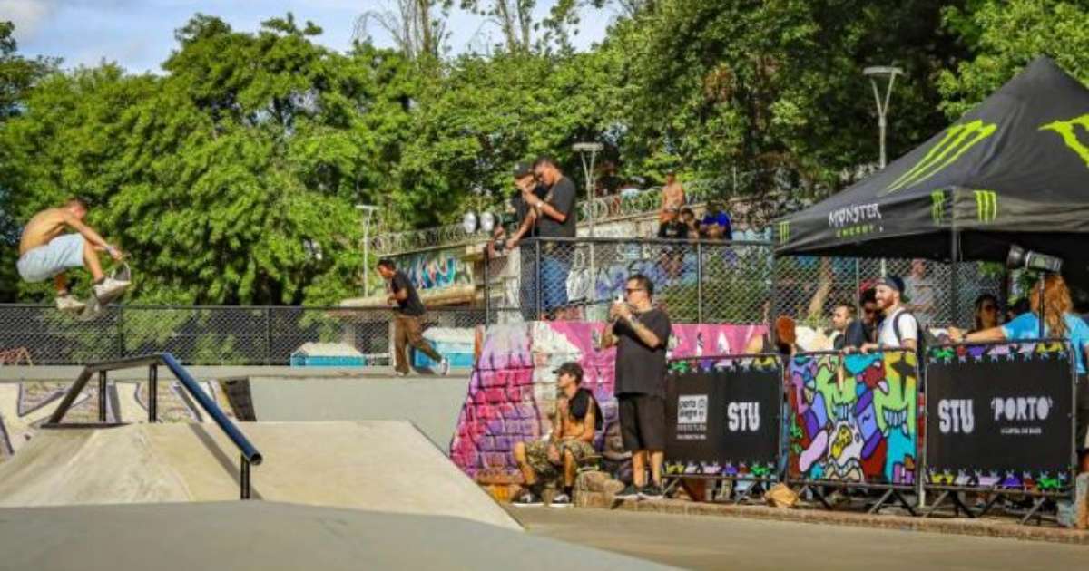 Skatistas inauguram novo obstáculo da pista do IAPI