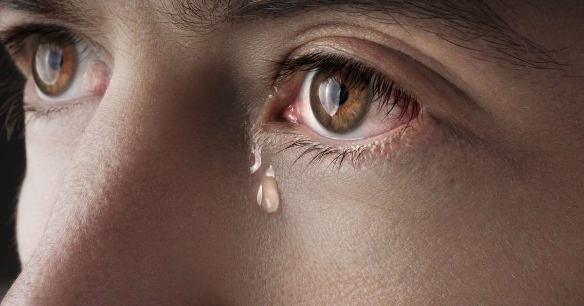 Tem chorado muito ultimamente? Descubra possíveis causas