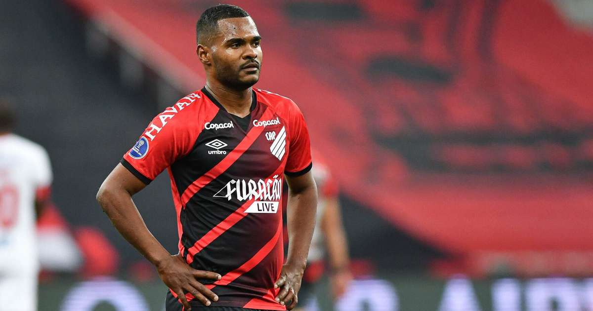 Athletico encaminha volta de Nikão