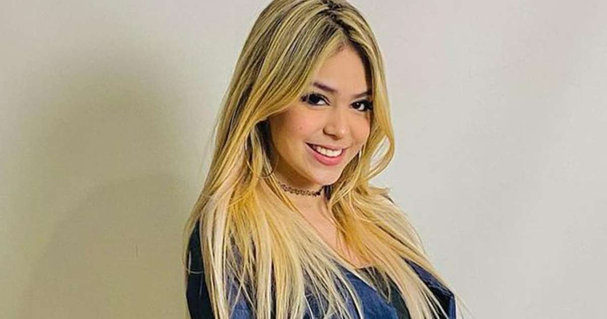 Ao vivo! Melody solta a voz no piano e surpreende a web: 'Quem é?'