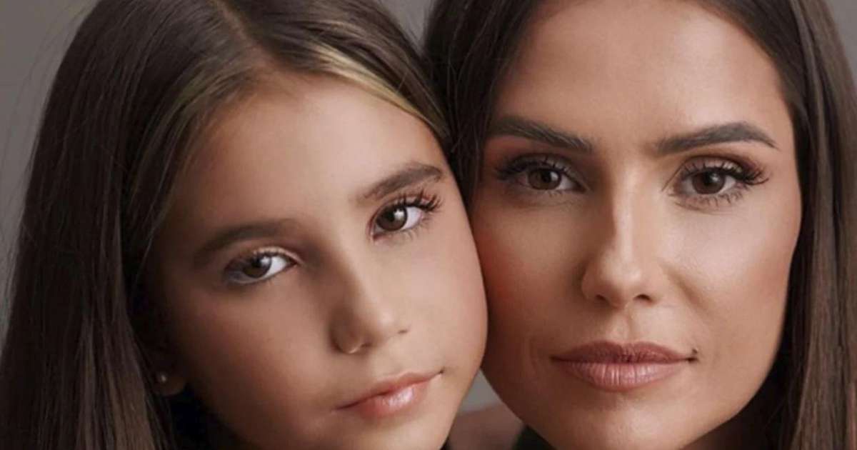 Deborah Secco e filha fazem passeio luxuoso de barco por Fernando de ...